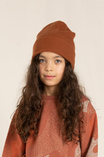 CARSON Brick - Beanie Finger in the Nose