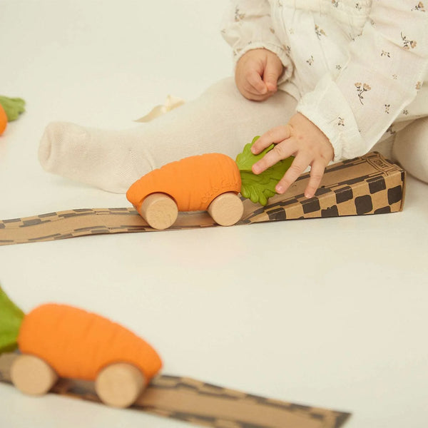 Cathy the Carrot car Oli & Carol